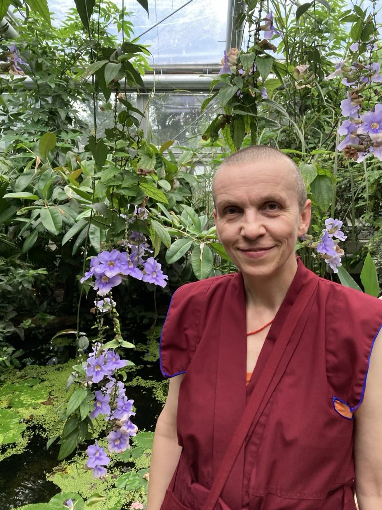 Tara-Puja mit der Ehrwürdigen Losang Dekyi - Buddhistische Gesellschaft ...